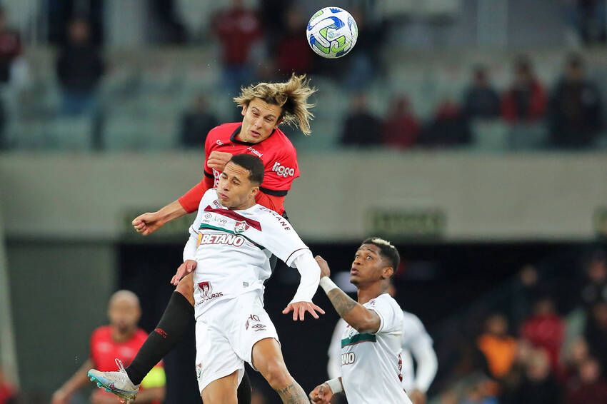 Em Jogo Movimentado Athletico E Fluminense Empatam
