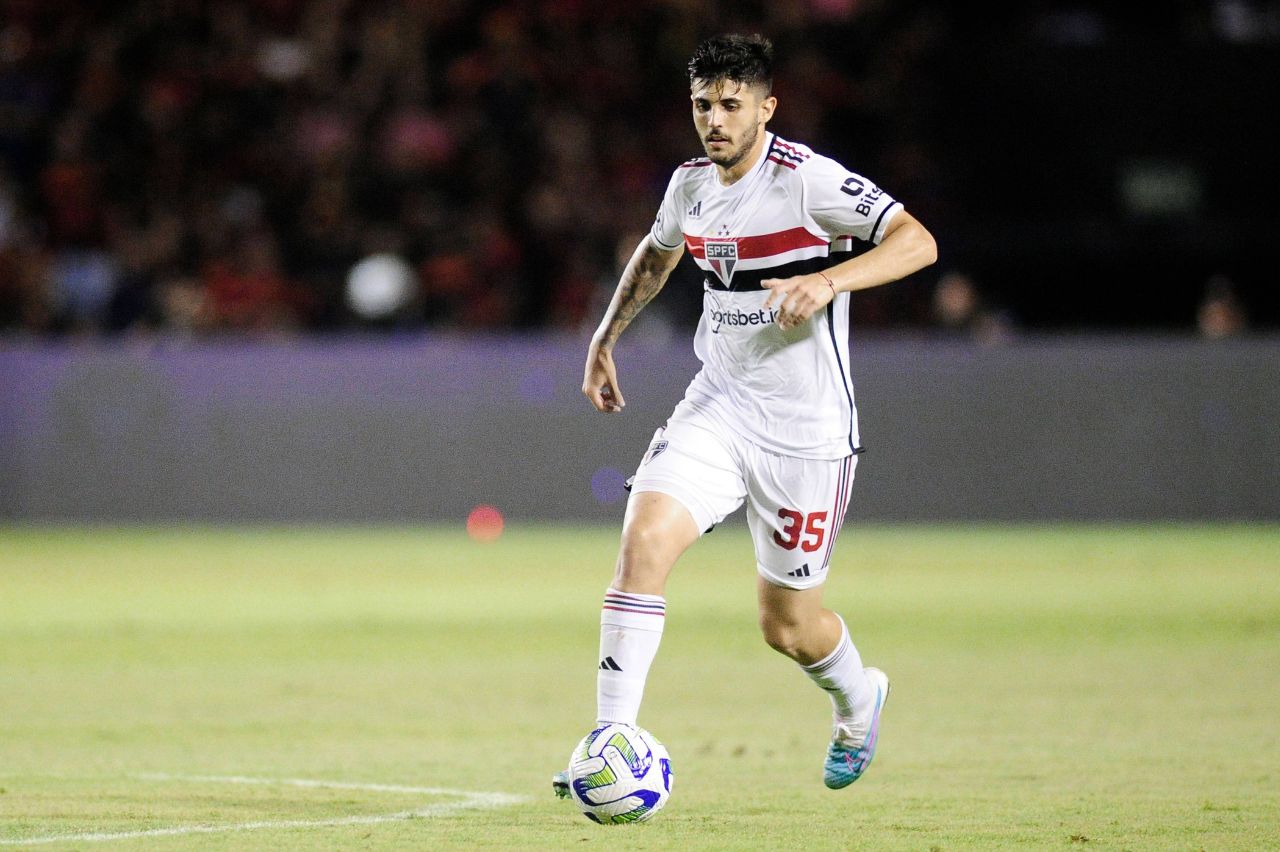 PSG contrata o zagueiro Lucas Beraldo, ex-São Paulo