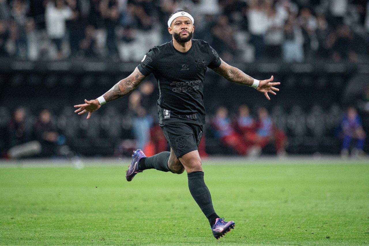 Memphis marca, Corinthians amassa o Athletico-PR e deixa o Z4